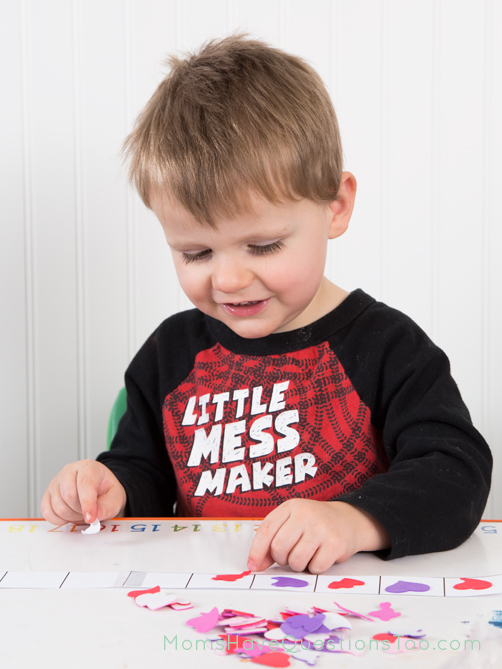 Seasonal Sticker Pattern Activity for Preschoolers - Moms Have ...